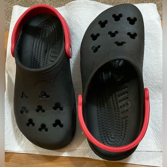 CROCS | Shoes | Crocs Disney Mickey Mouse Heads Black And Red Vintage ...